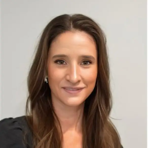 Courtier Immobilier - Holly Dunn